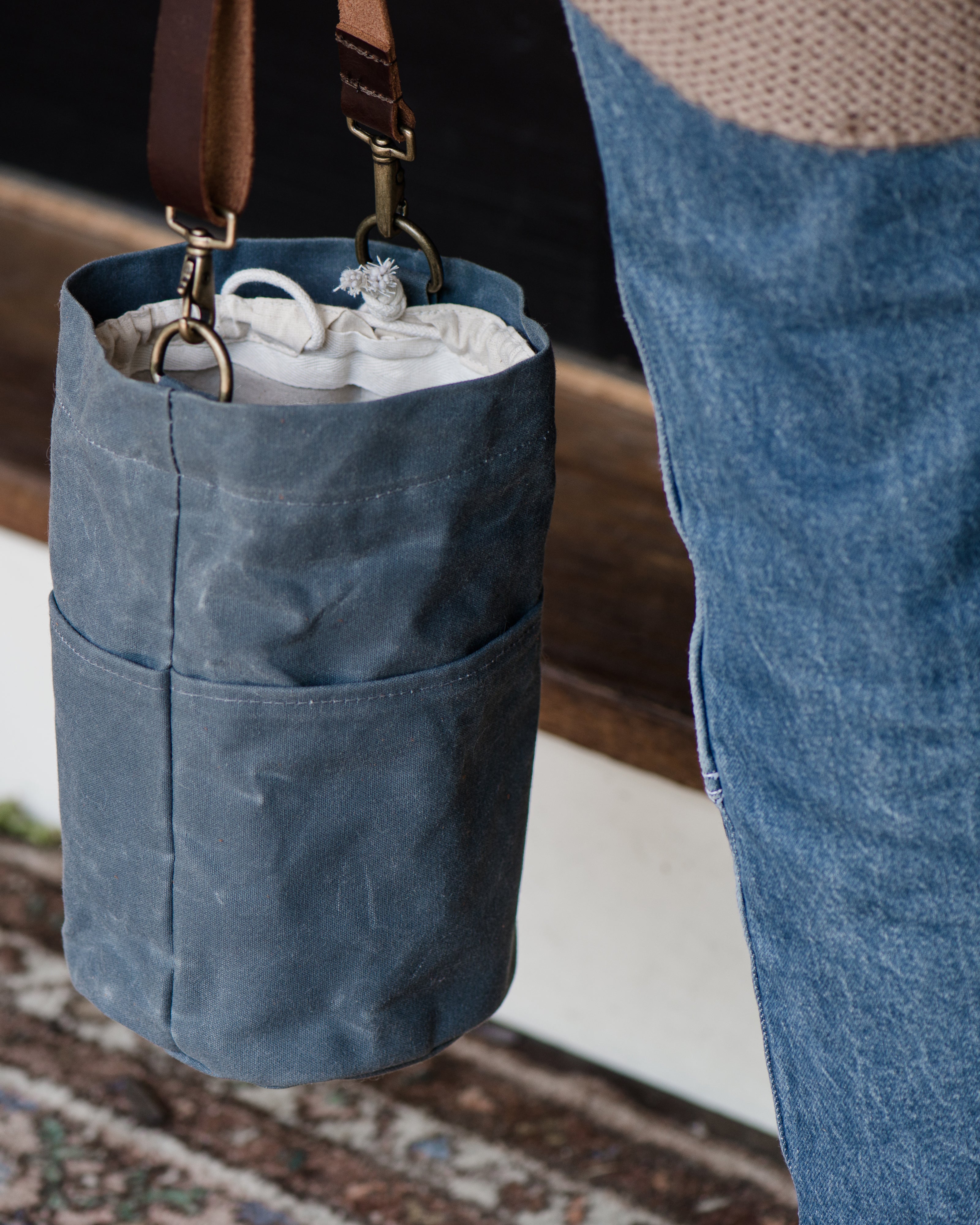 waxed canvas bucket bag – Quince & Co.