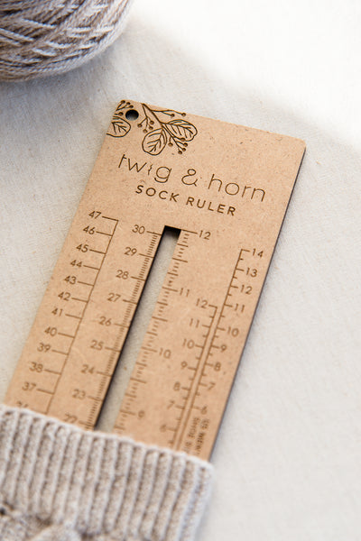 sock sizing ruler – Quince & Co.